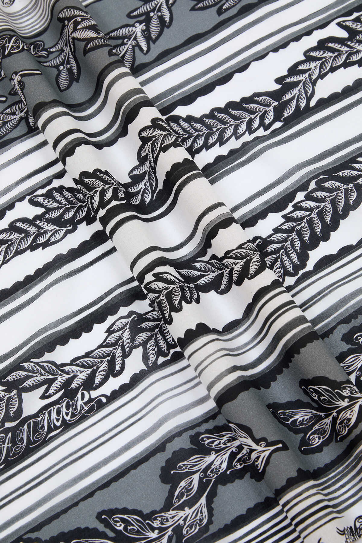 Ancient Flower Cotton Shawl White