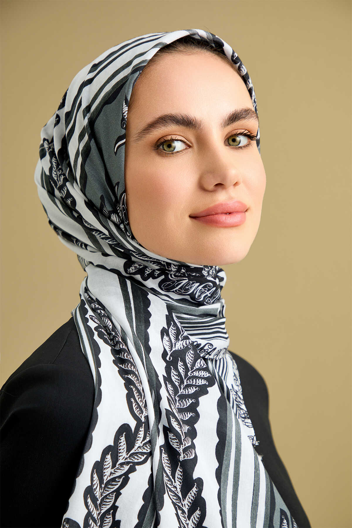 Ancient Flower Cotton Shawl White