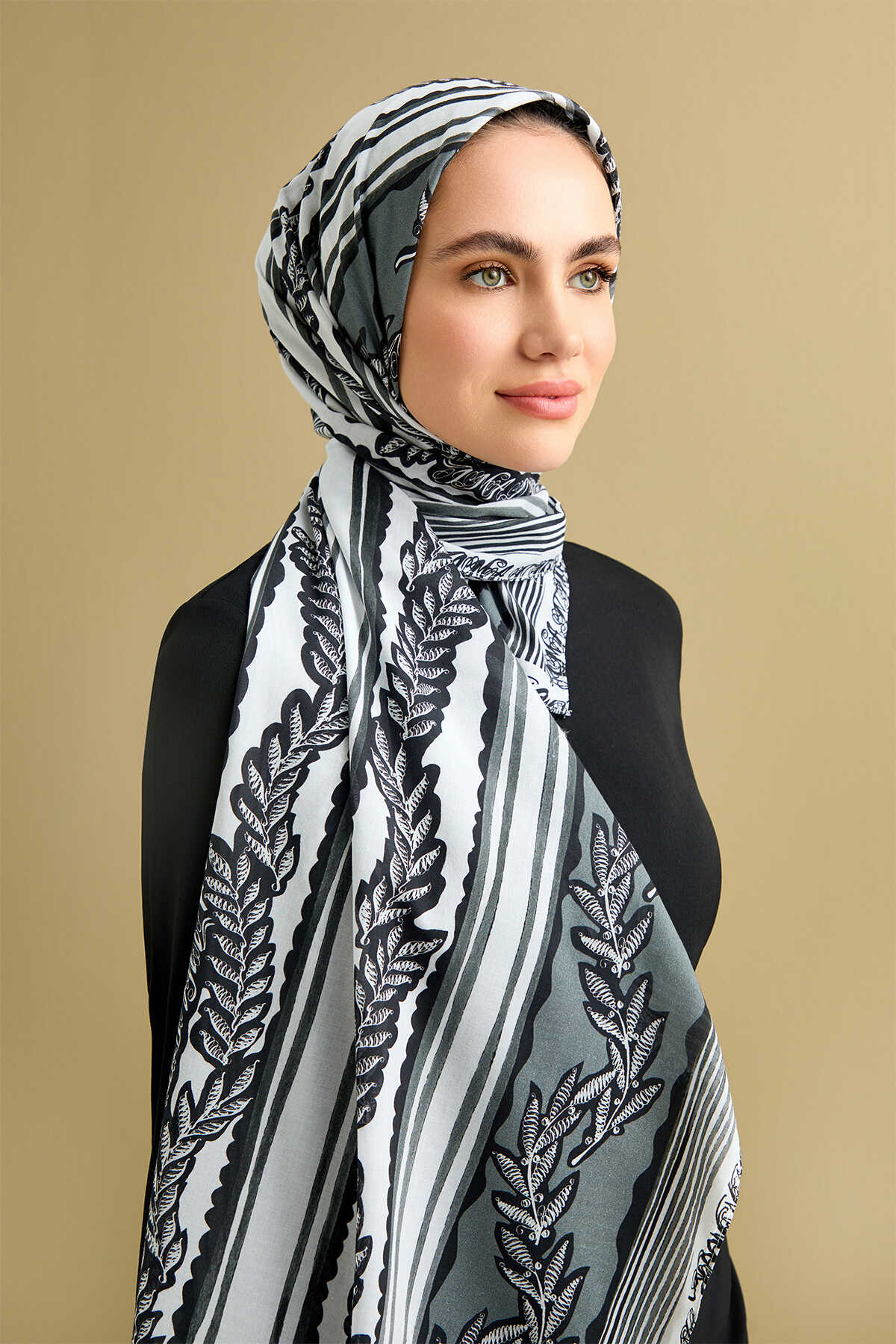 Ancient Flower Cotton Shawl White